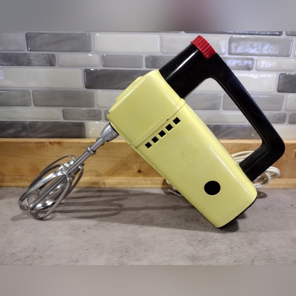 Oster | Kitchen | 95s Oster Model 420 Yellow Portable Knee Action Hand ...